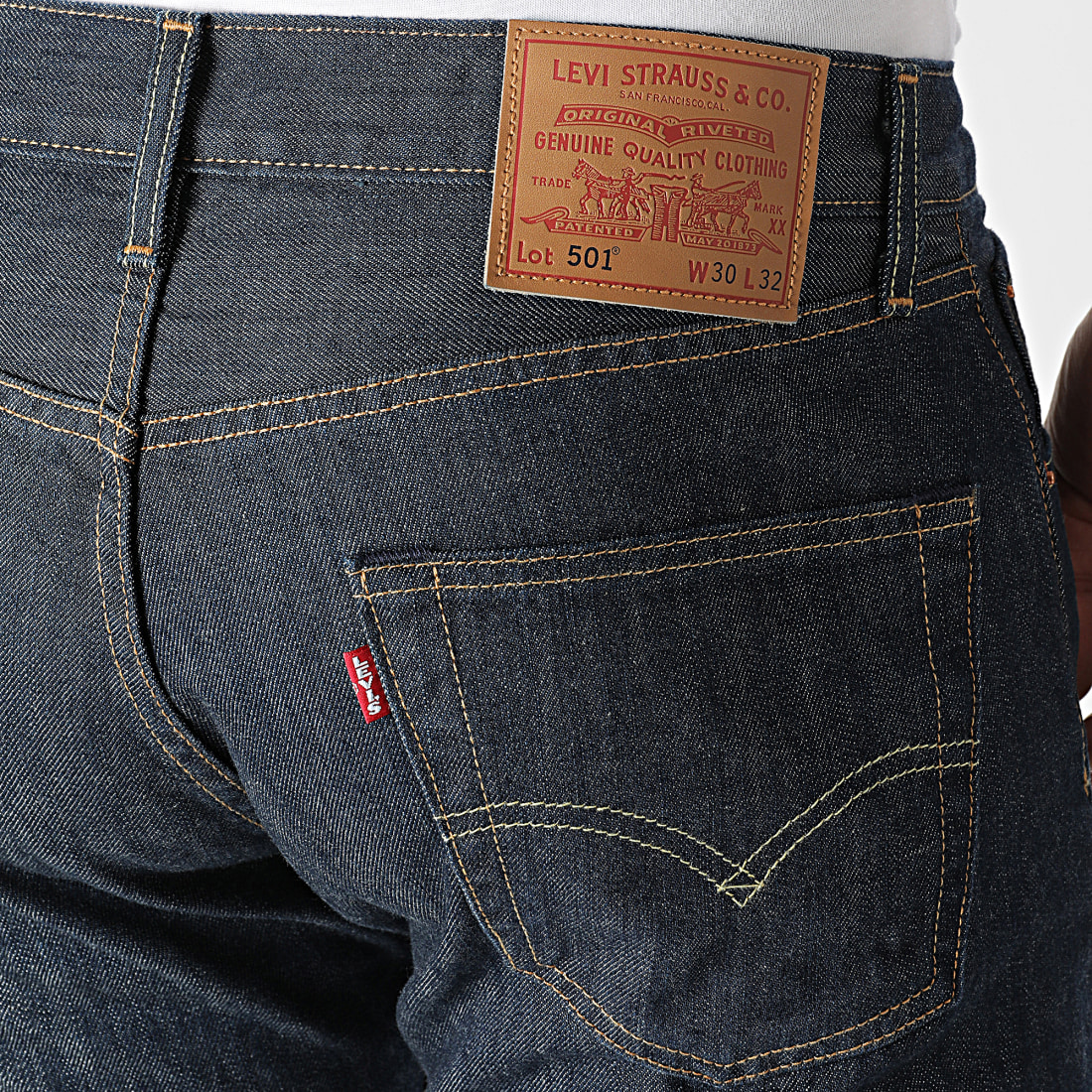 Levi's - Jean Regular 501® 00501 Bleu Brut - LaBoutiqueOfficielle.com