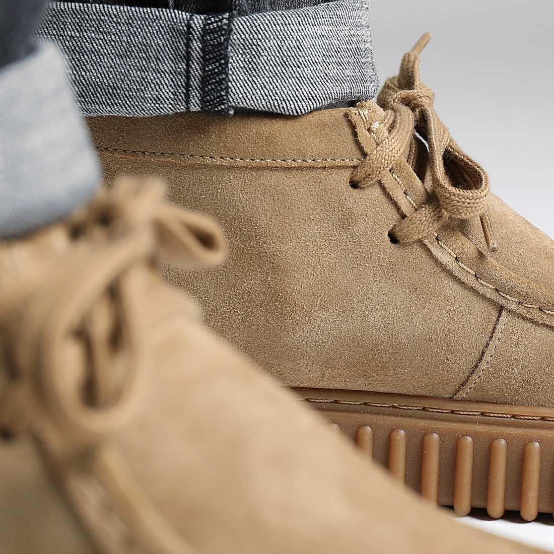 Clarks - Chaussures Torhill Hi Dark Sand Suede - LaBoutiqueOfficielle.com