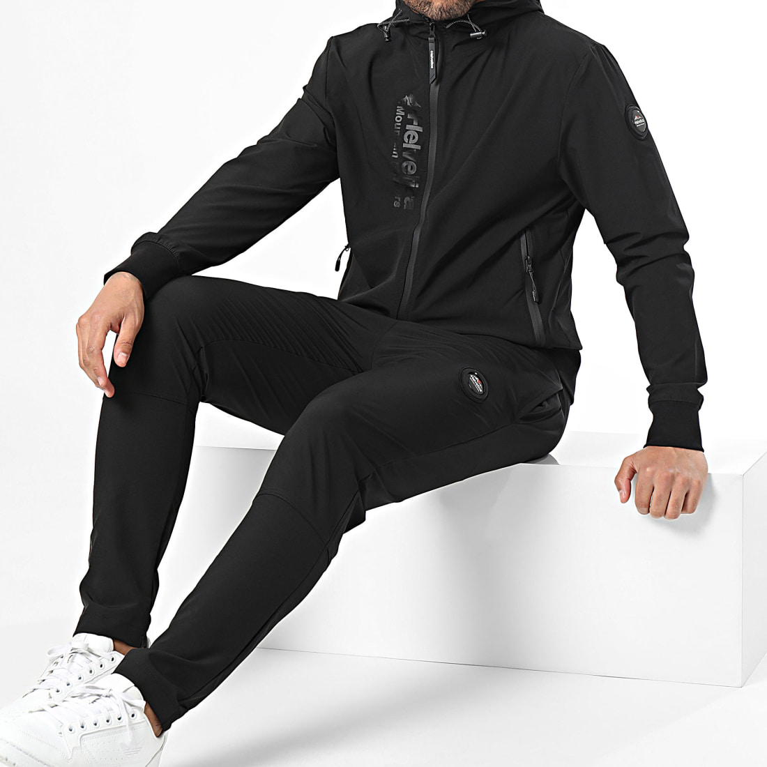 Helvetica - Ensemble De Survetement Siroko 2 Sahara 2 Noir ...