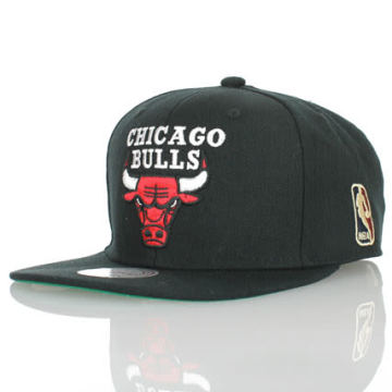 Mitchell and Ness - Casquette Mitchell And Ness Chicago Bulls Solid ...
