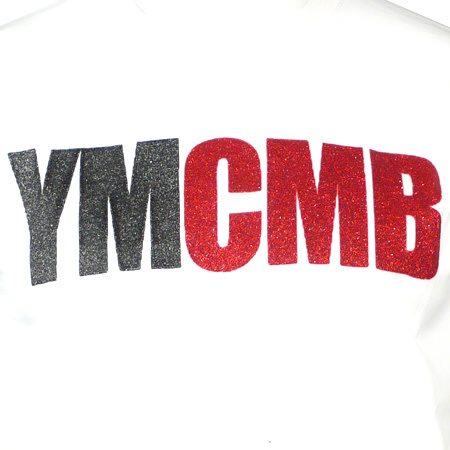 YMCMB - Tee Shirt YMCMB Blanc Typo Brillant Anthracite Rouge ...