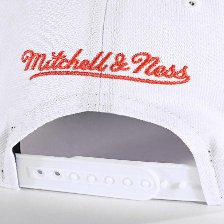 Mitchell and Ness - Team Two Tone Snapback Gorra New York Knicks Blanco Naranja - Ryses