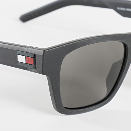 Tommy Hilfiger - Lunettes De Soleil 1975 Noir - LaBoutiqueOfficielle.com