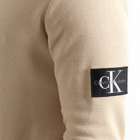 Calvin Klein - Sweat Crewneck Monogram Badge Waffle 3485 Beige - LaBoutiqueOfficielle.com