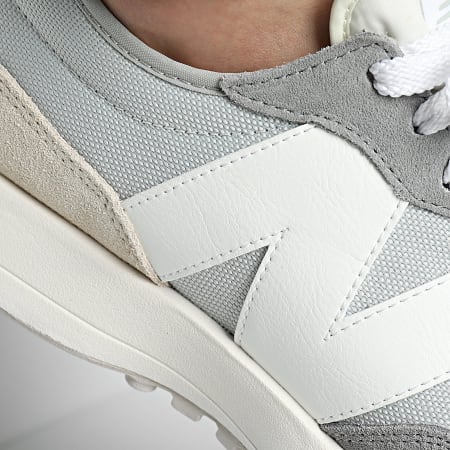 New Balance - Baskets 327 U327FF Grey Beige - LaBoutiqueOfficielle.com