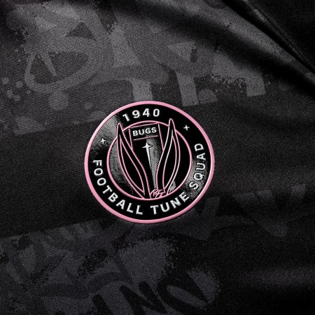 Looney Tunes - Camiseta Collector Jersey Bugs Bunny Back Negro Rosa - Ryses