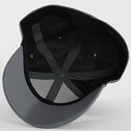 Under Armour - Casquette Fitted 1376702 Gris Anthracite ...